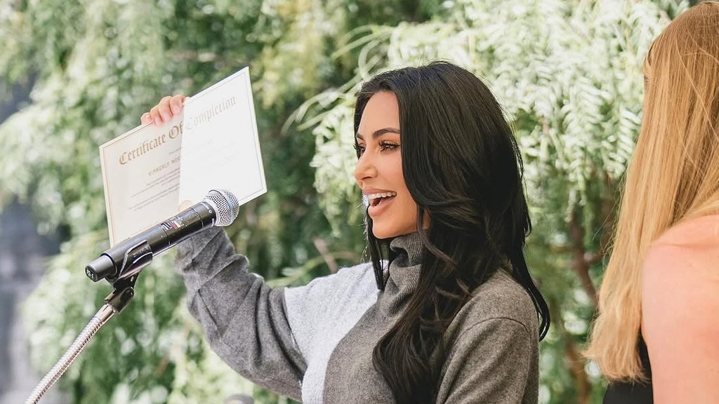Kim Kardashian celebrates law school graduation: 'I never gave up'