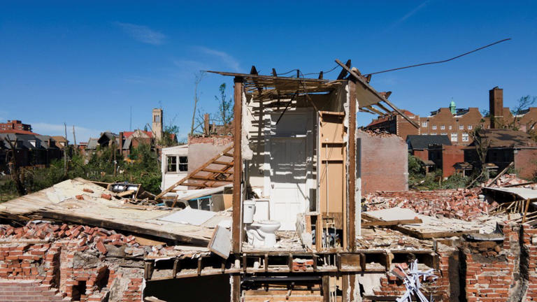 St. Louis emergency management chief on leave after failing to sound ...