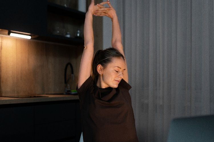 6 Kebiasaan Malam Orang yang Tetap Bugar Tanpa Pernah Menginjakkan Kaki ...