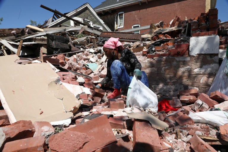 St. Louis emergency management chief on leave after failing to sound ...