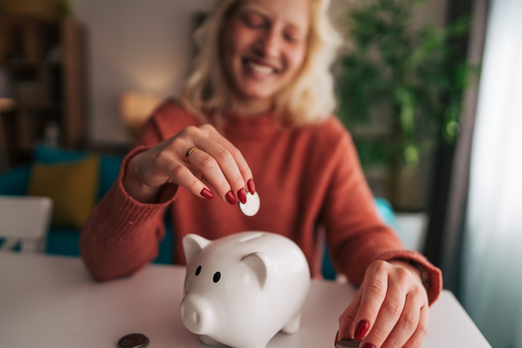 Average amount Brits have in their savings, according to their age