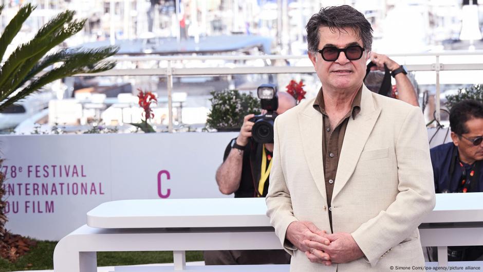 Dissident Iranian filmmaker Jafar Panahi wins best film at Cannes with ...