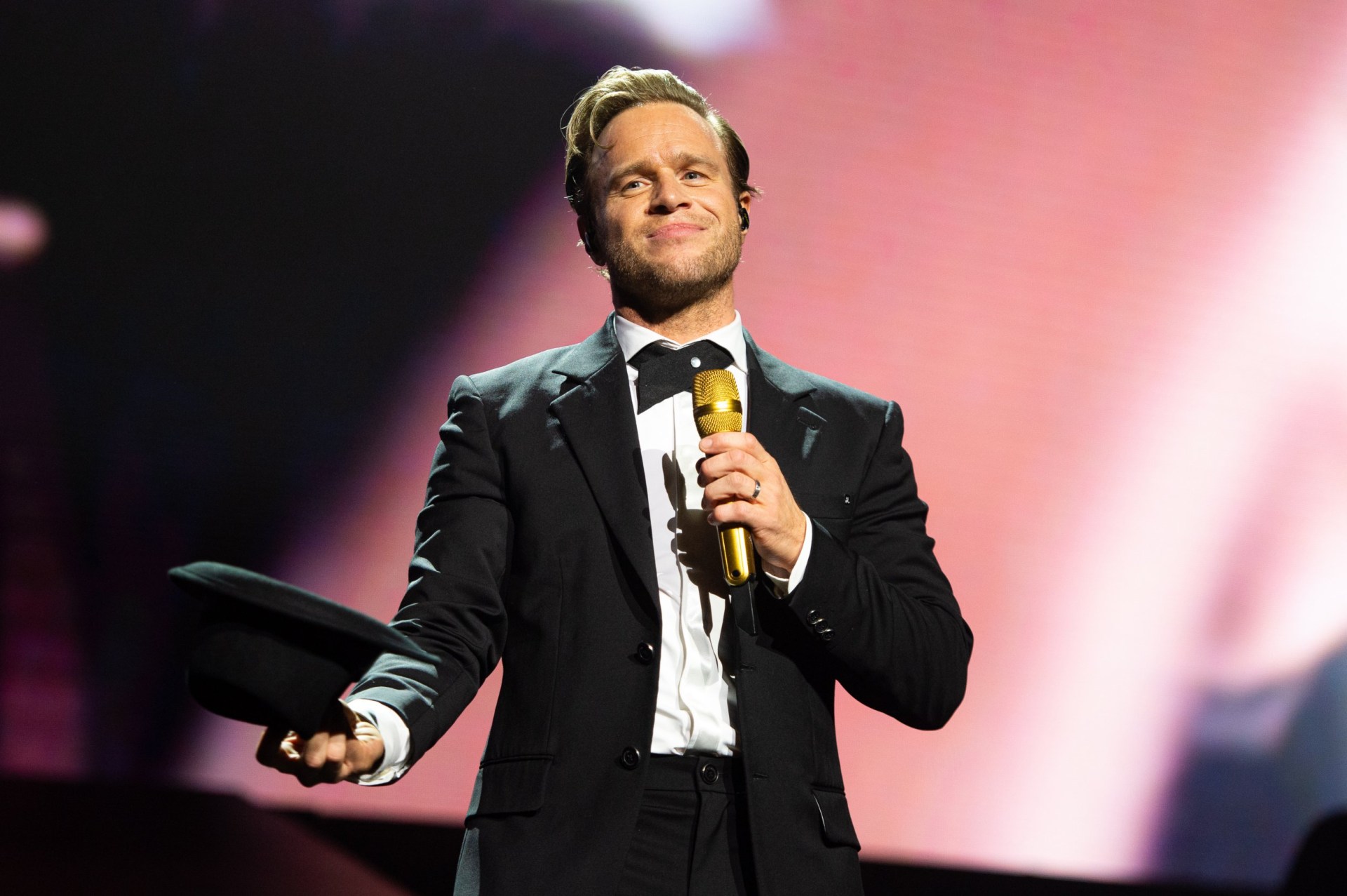 Olly Murs 'deeply sorry' to cancel UK gigs this weekend after walking ...