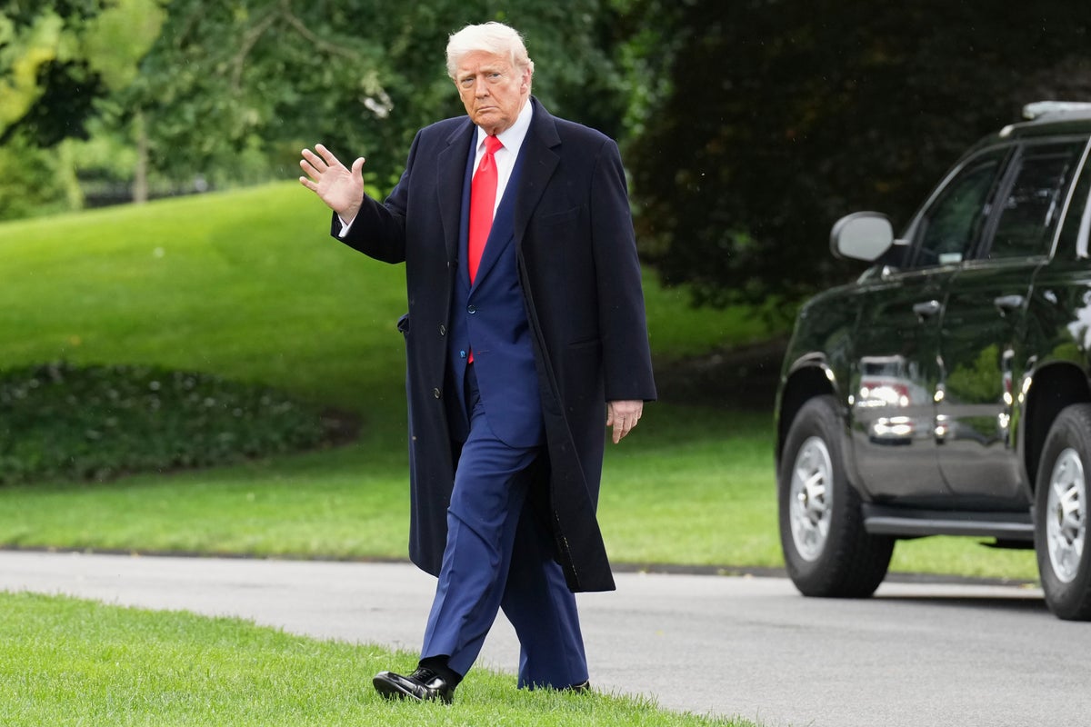 Trump threatens 25% tariff on Apple iPhones and 50% on EU products ...