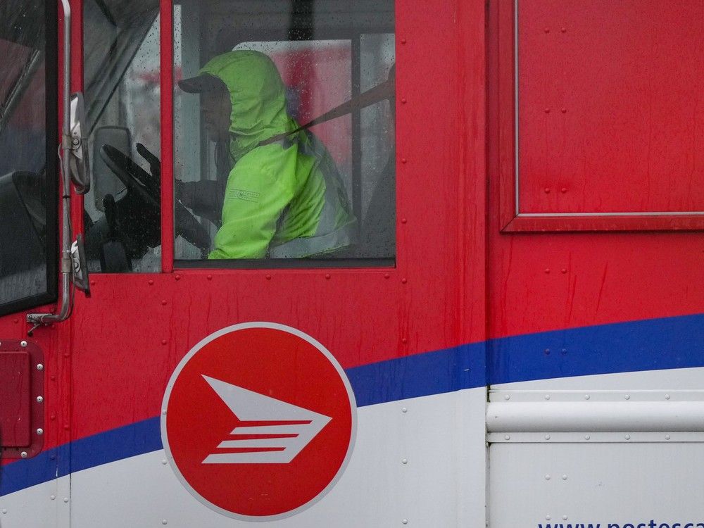 Canada Post workers called on to refuse overtime work as union ...