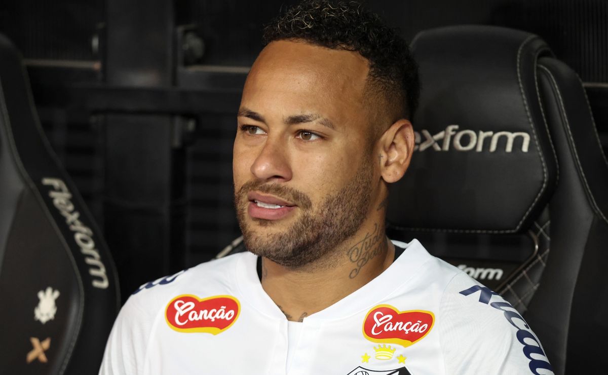 Neymar delivers key 4-word message about his Santos future amid ...