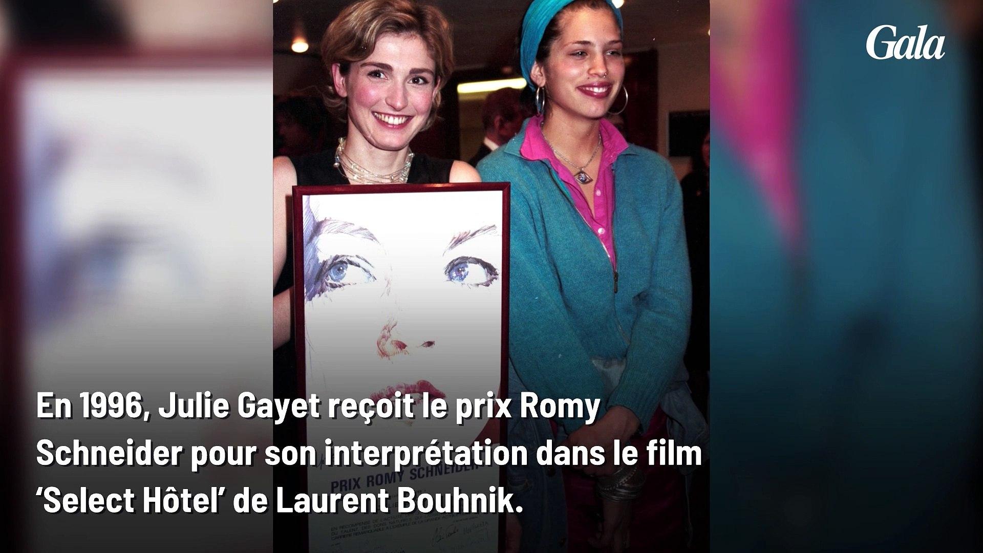 Julie Gayet à Cannes : elle rayonne avec son fils Ezéchiel, sosie de son père