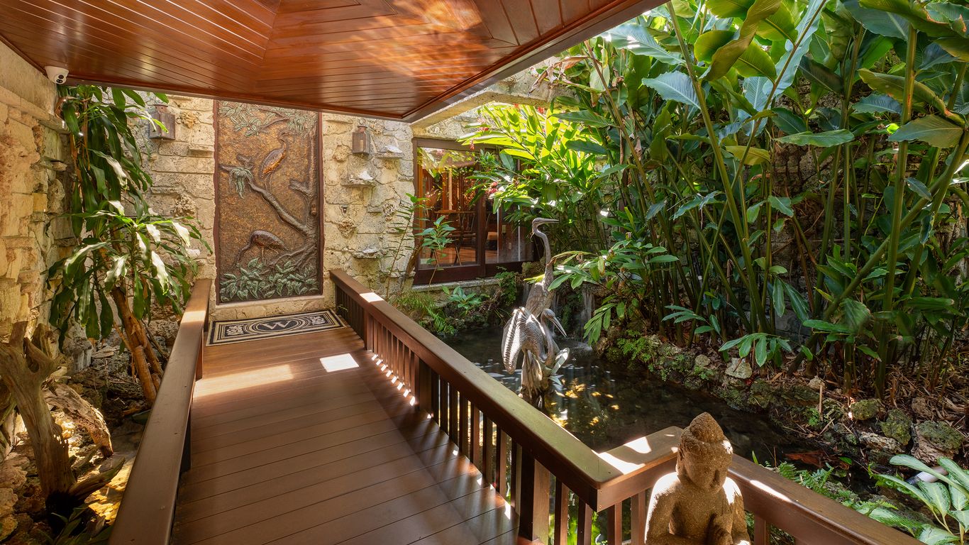 South Beach club owner selling Miami mansion. Take a look inside