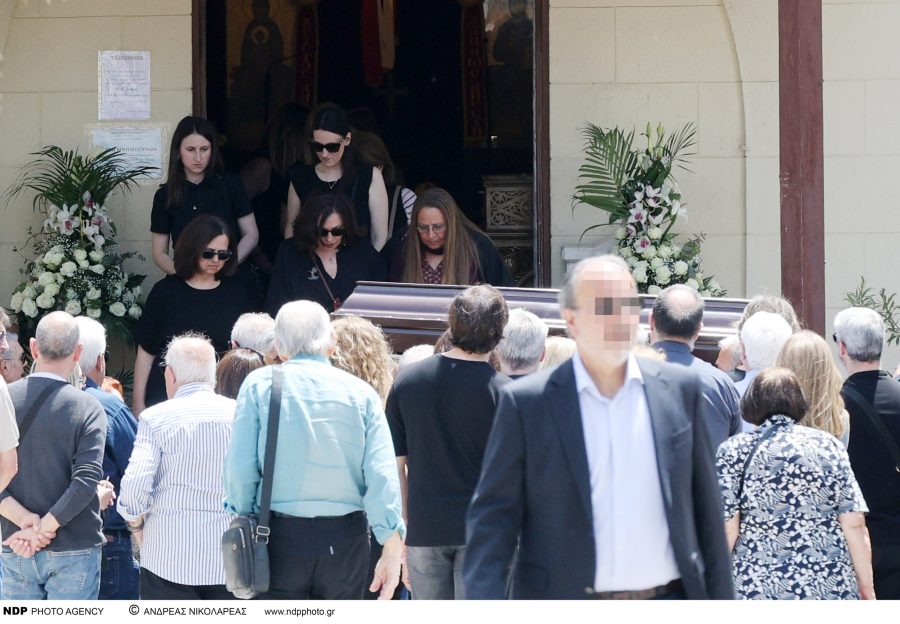 Το τελευταίο αντίο στον Αχιλλέα Θεοφίλου – Συγκίνηση και θλίψη στο ...