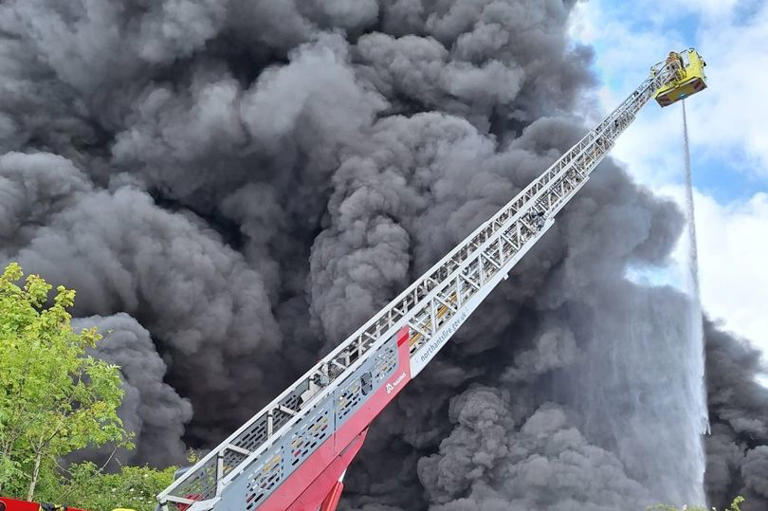 Rushden fire: Major incident declared as emergency services deal with ...
