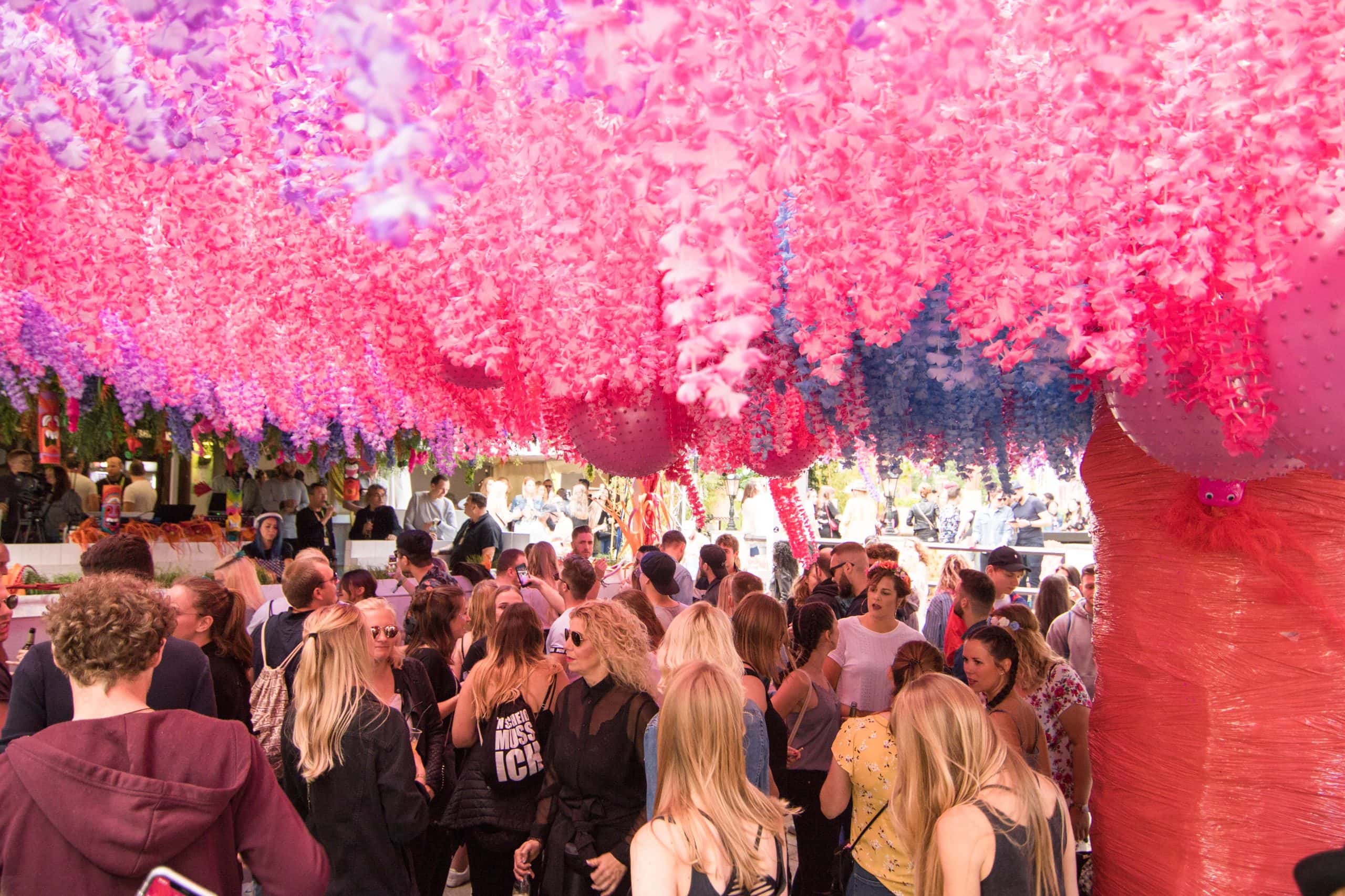 Düsseldorf feiert neues Festival: „Luft & Liebe“-Party-Premiere zu ...