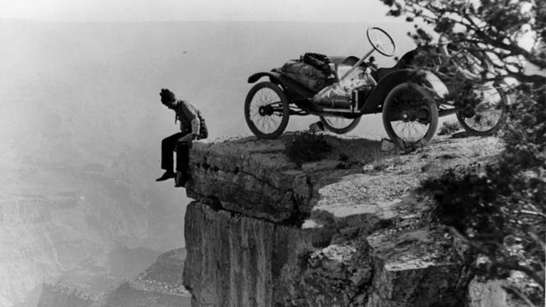 Foto del giorno: sull’orlo del precipizio