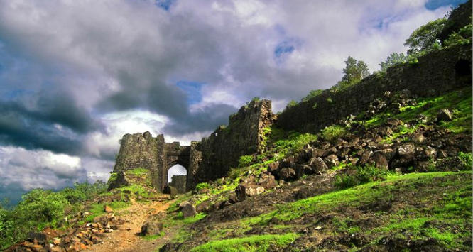 8 Historical Forts Around Pune You Can Explore in a Day