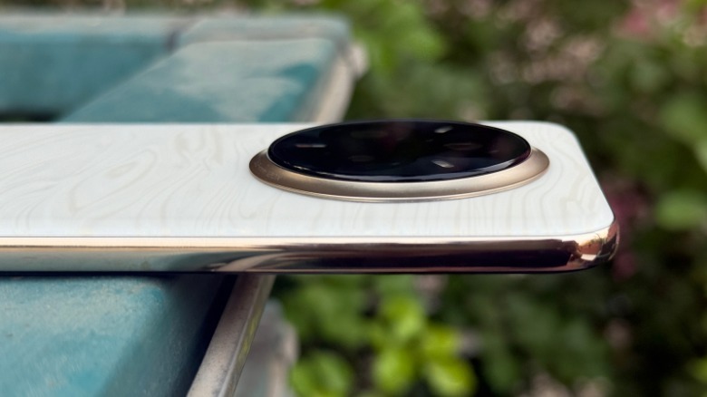 This Color-Changing Phone Is Surprisingly Advanced For Its Price