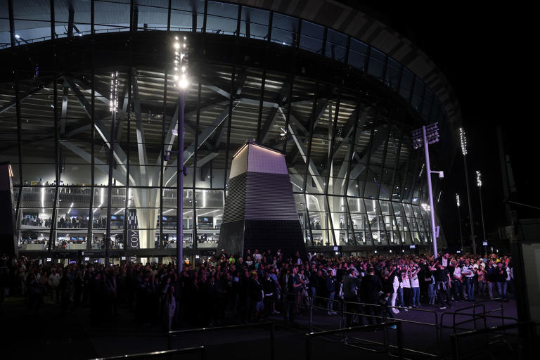 Tottenham Hotspur parade: What time does the open-top bus celebration ...