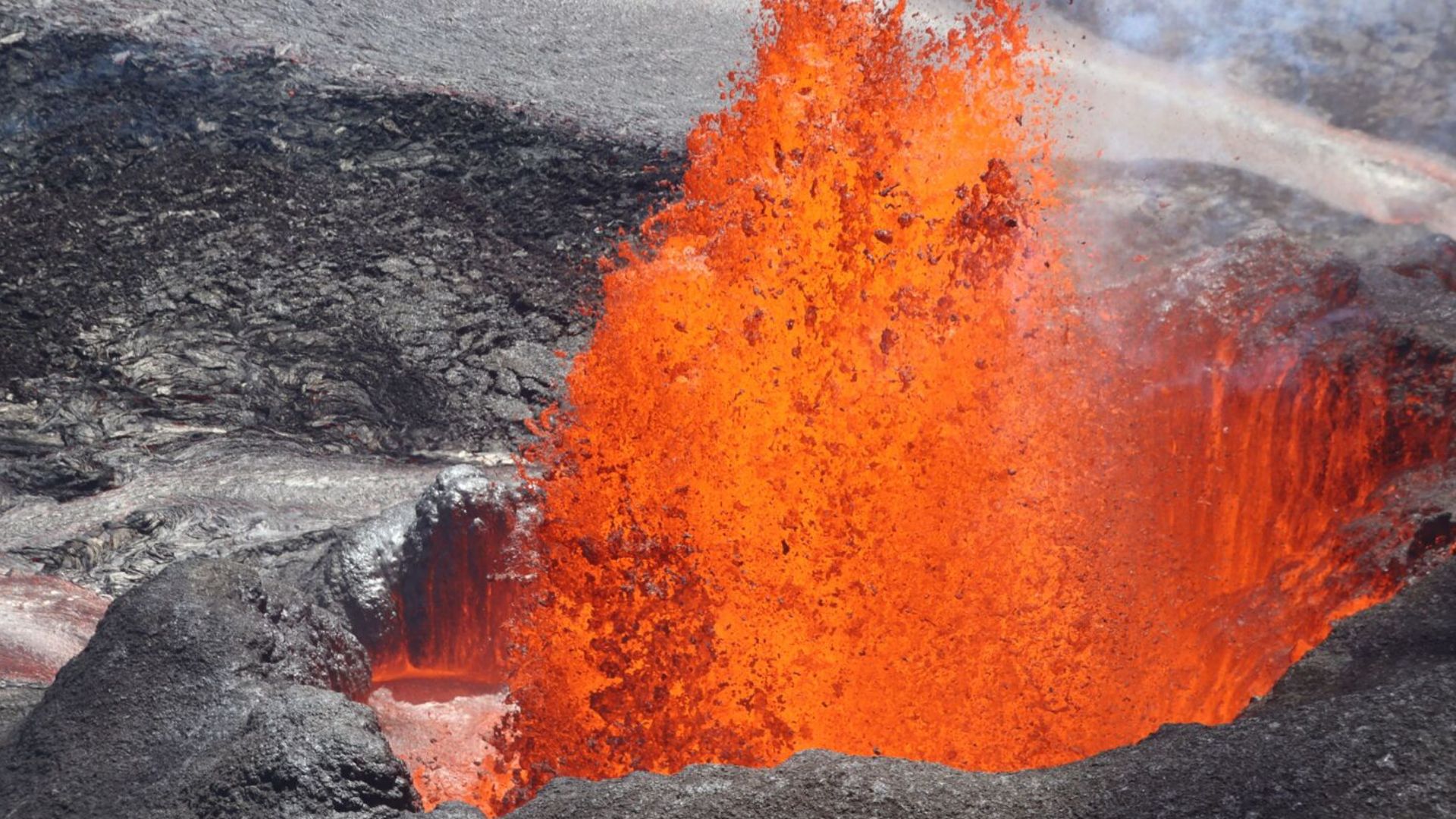 Volcanoes are sneaking gold from world’s largest reserve with 99.9% ...