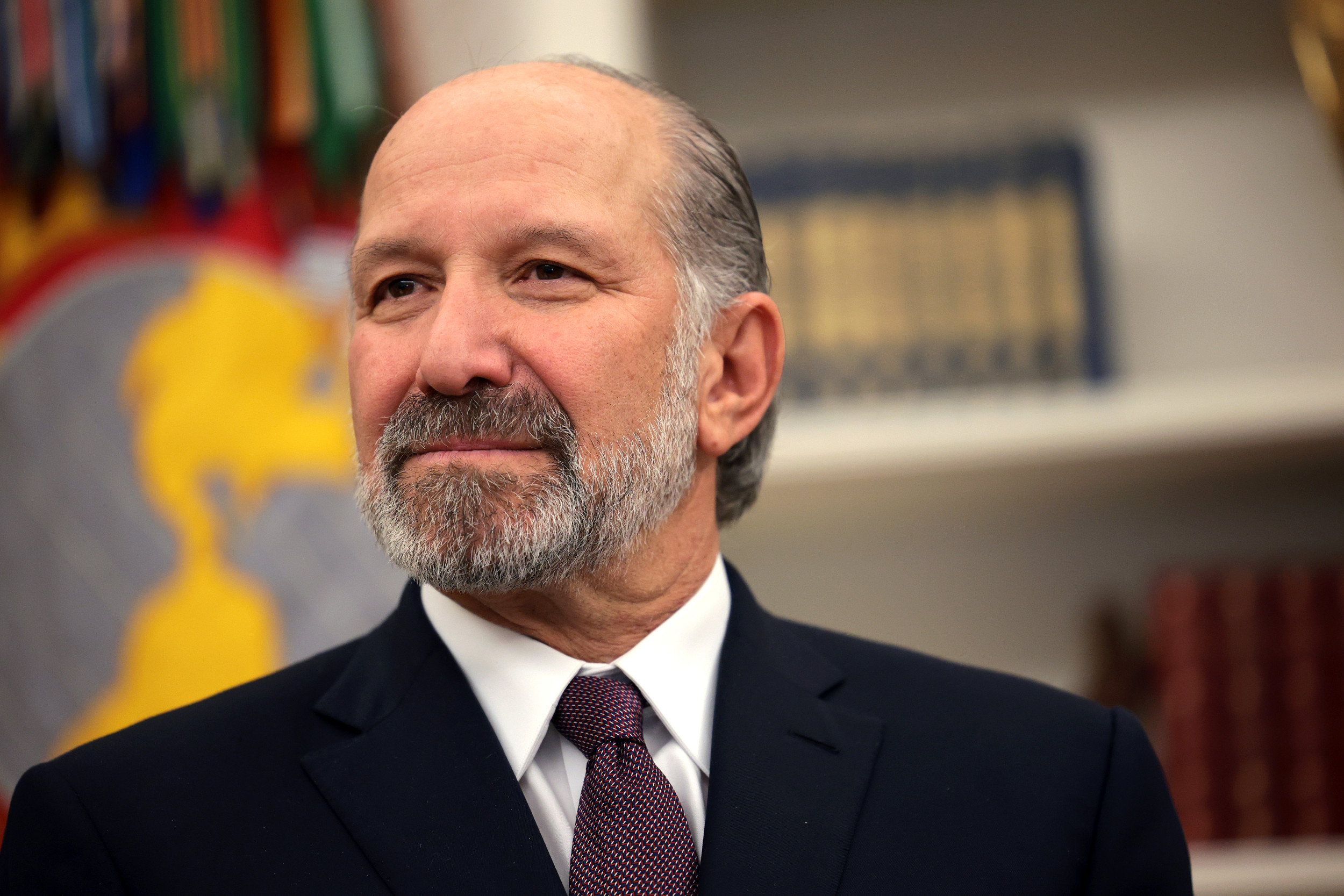 Crowd's response to Howard Lutnick's price rise question goes viral