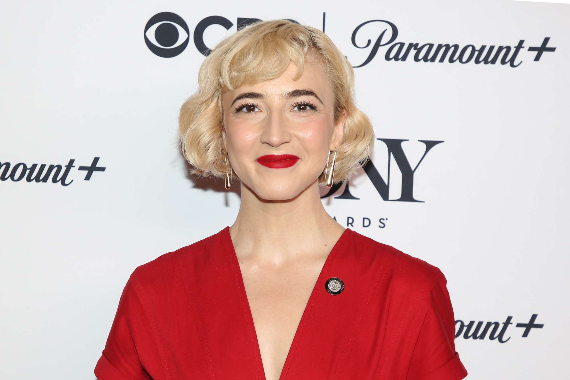 Tony Nom Julia Knitel Says Embracing Her Inner 'Weird' in Broadway's ...