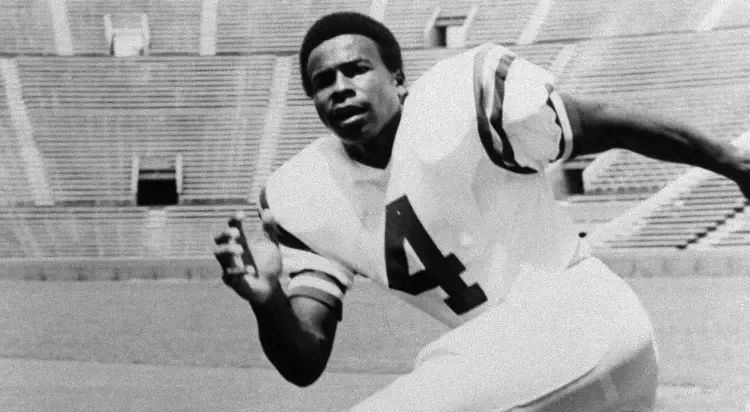 Charles Alexander will be LSU Football’s fourth player with his jersey ...