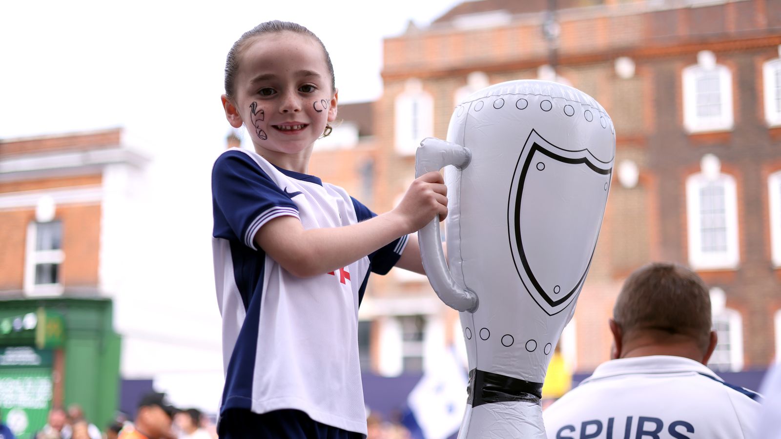 Crowds gather for Spurs victory parade