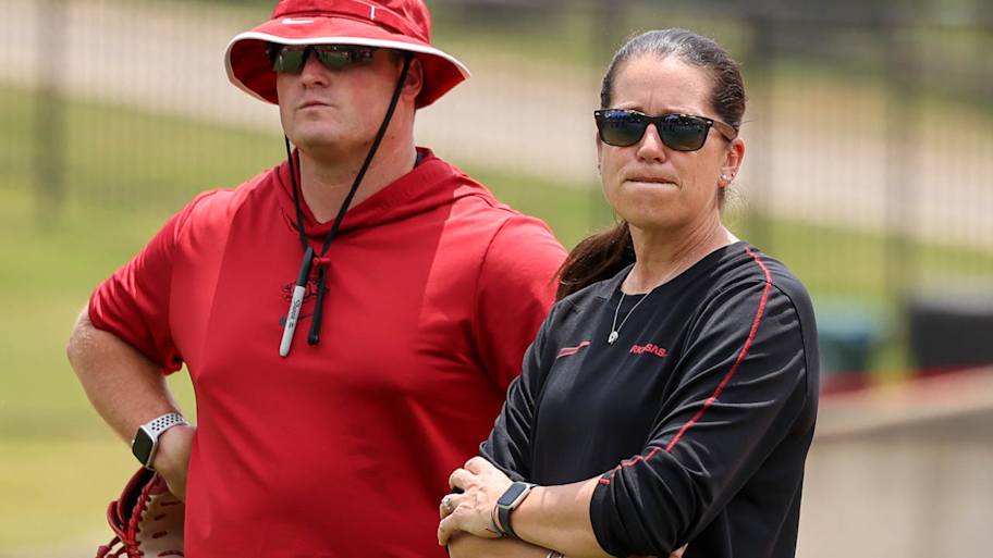 LIVE UPDATES: Arkansas, Ole Miss battle for spot in final eight (game 1)