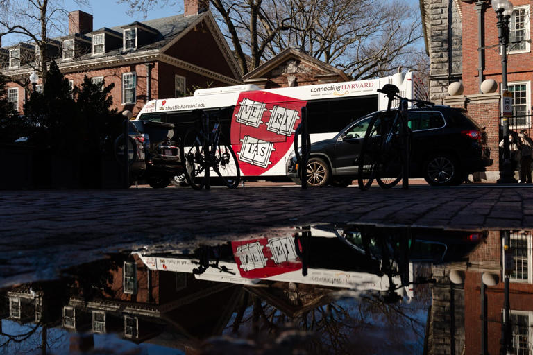 ハーバード大の留学生受け入れ資格剥奪、地裁判事が一時差し止め