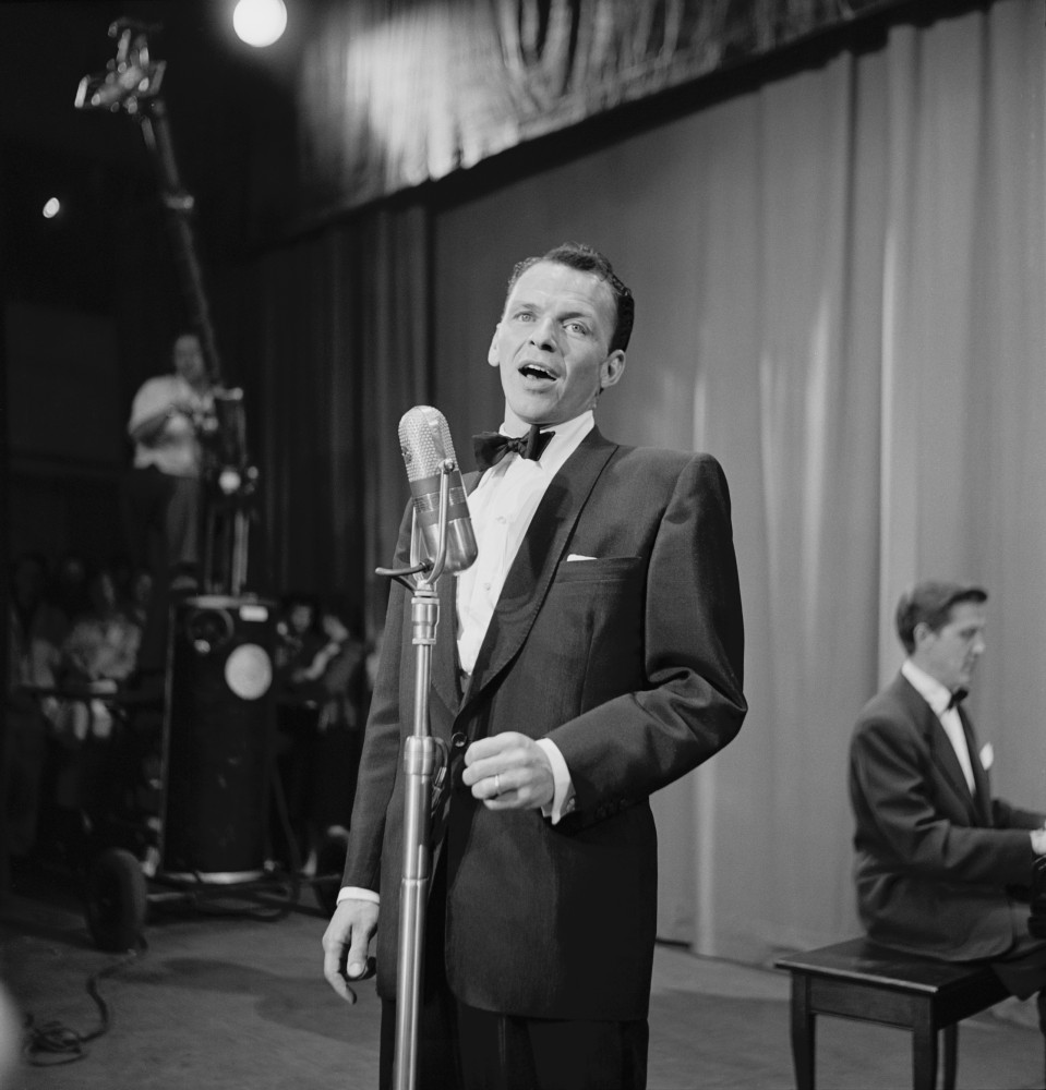 Ol' Blue Eyes: Frank Sinatra behind the scenes