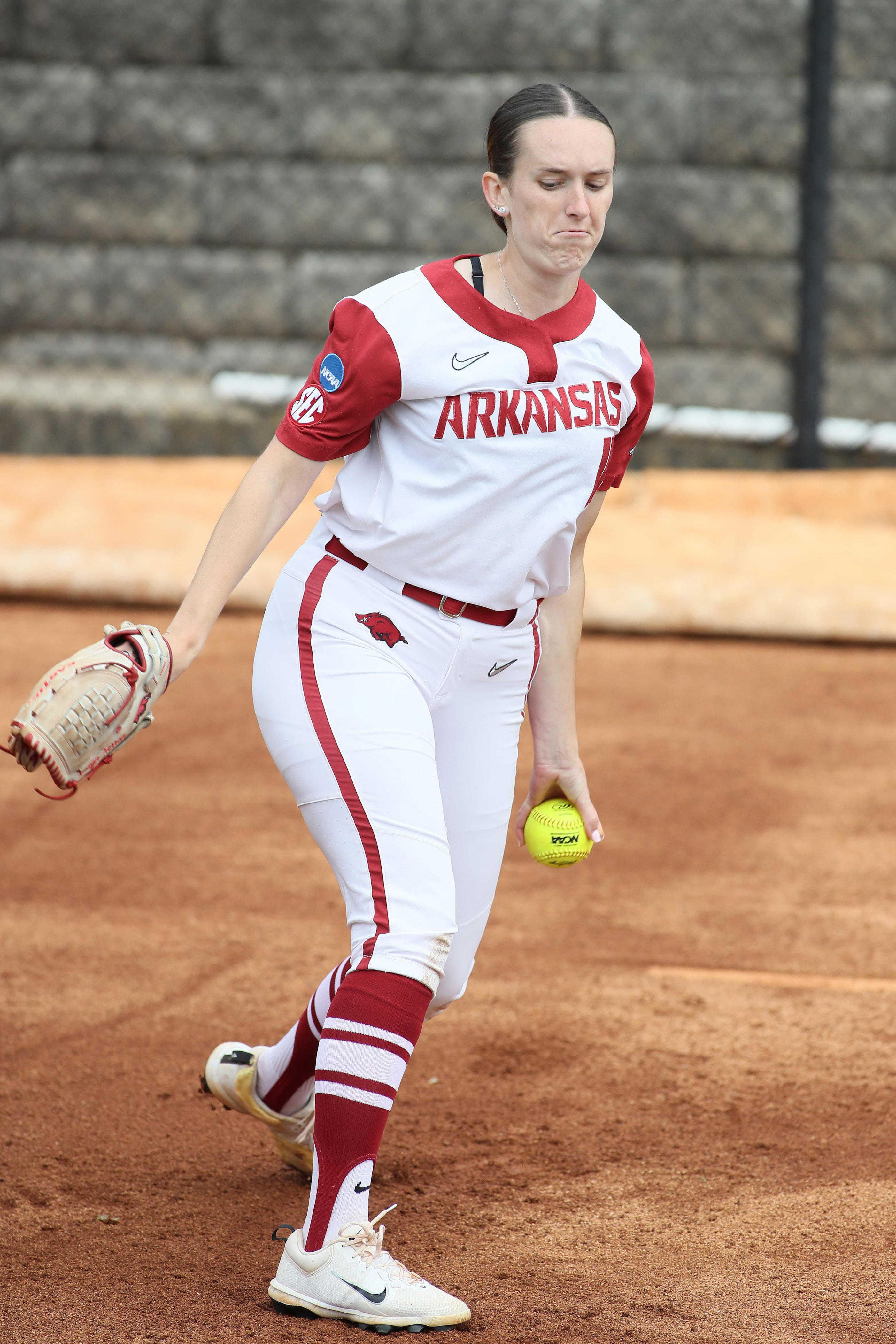 Food poisoning deals big blow to Arkansas softball's top pitchers ...