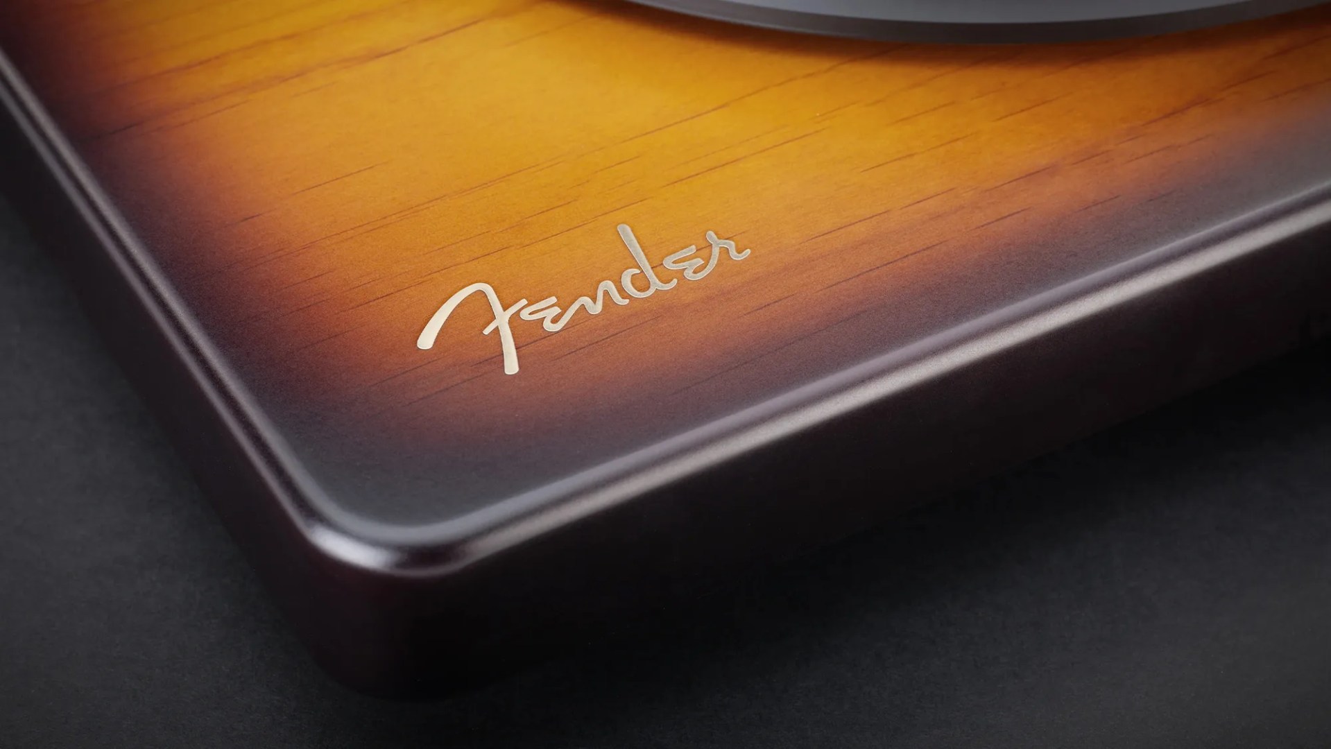 This Smashing Minimalist Turntable Borrows from Arguably the Most ...