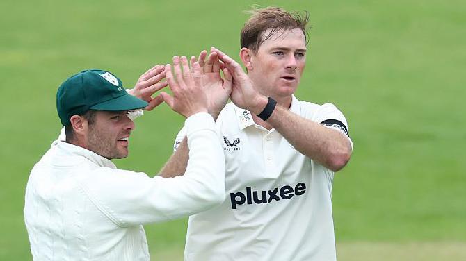 Taylor leads Pears comeback after Hain's 86 for Bears