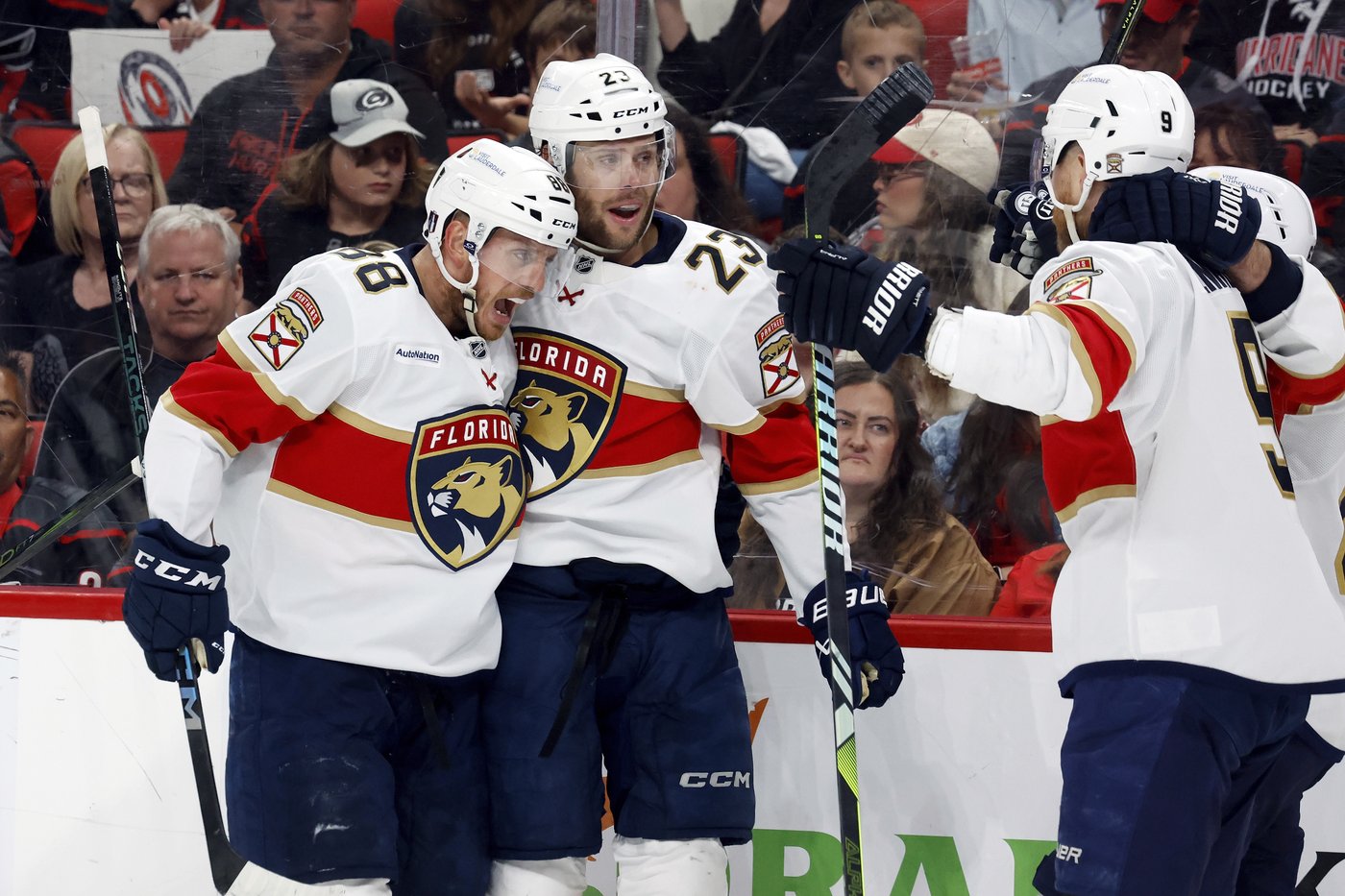 Finale de l'Est: les Panthers marquent à profusion, les Hurricanes, pas ...