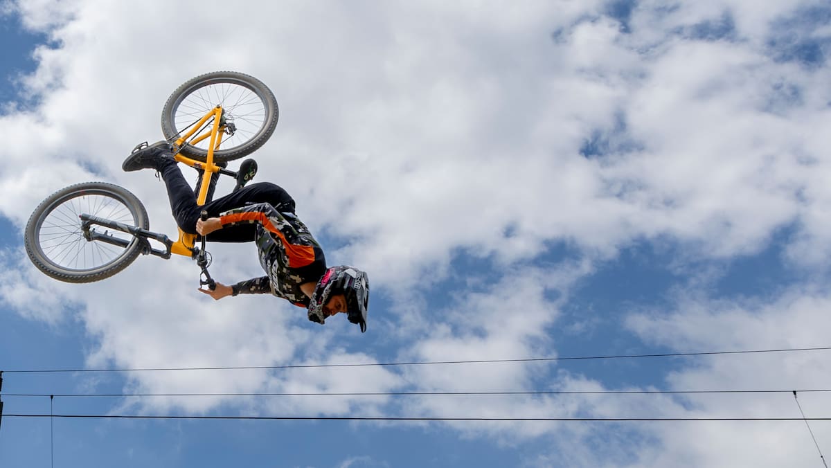 Extrem-Mountainbiker in Zürich: Tom Isted hält verrückten Weltrekord