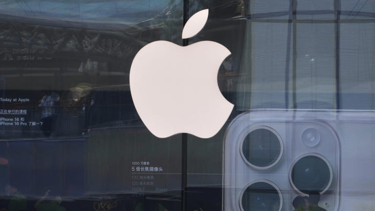 Apple has had few incentives in the past to start making iPhones in US