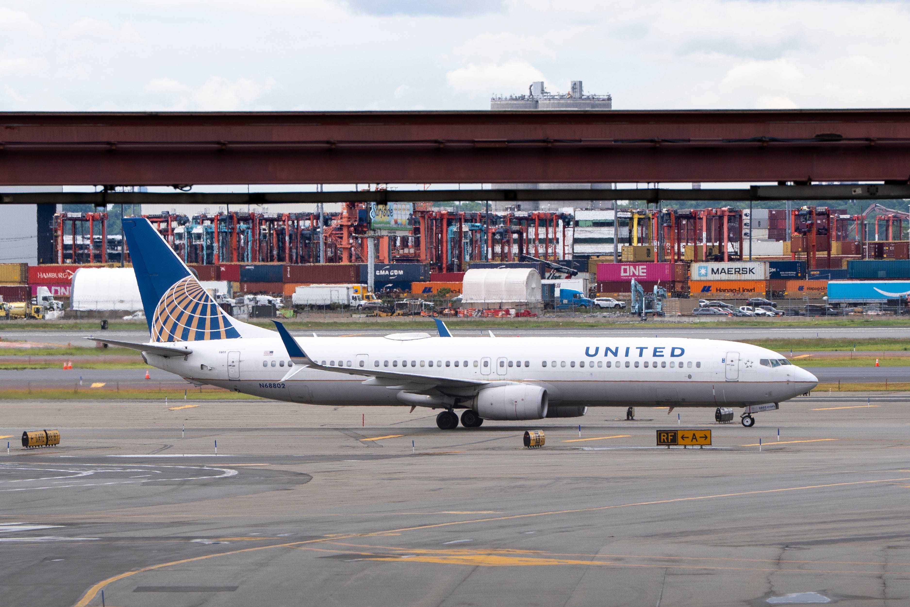 United Airlines suffers system outage, causing flight disruptions. What ...