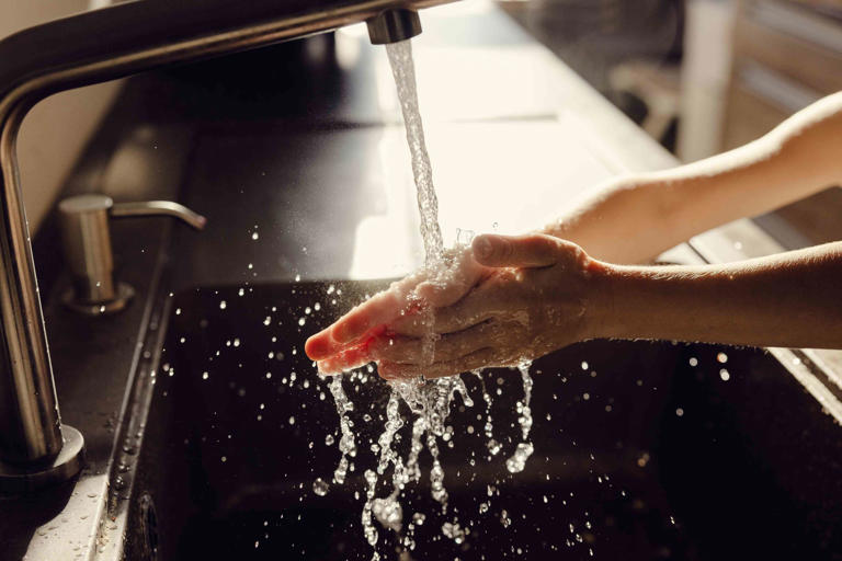 Can you be allergic to water? (Aquagenic urticaria)