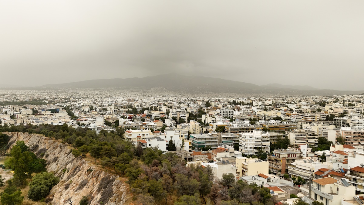 Καιρός αύριο: Επέλαση αφρικανικής σκόνης και καύσωνα – Τοπικές βροχές ...