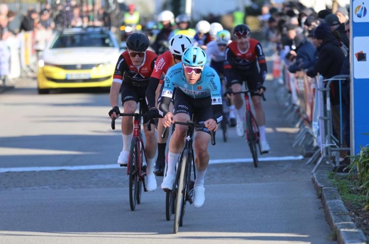 Cyclisme. Tour de la Manche : une grosse chute met fin à la troisième ...