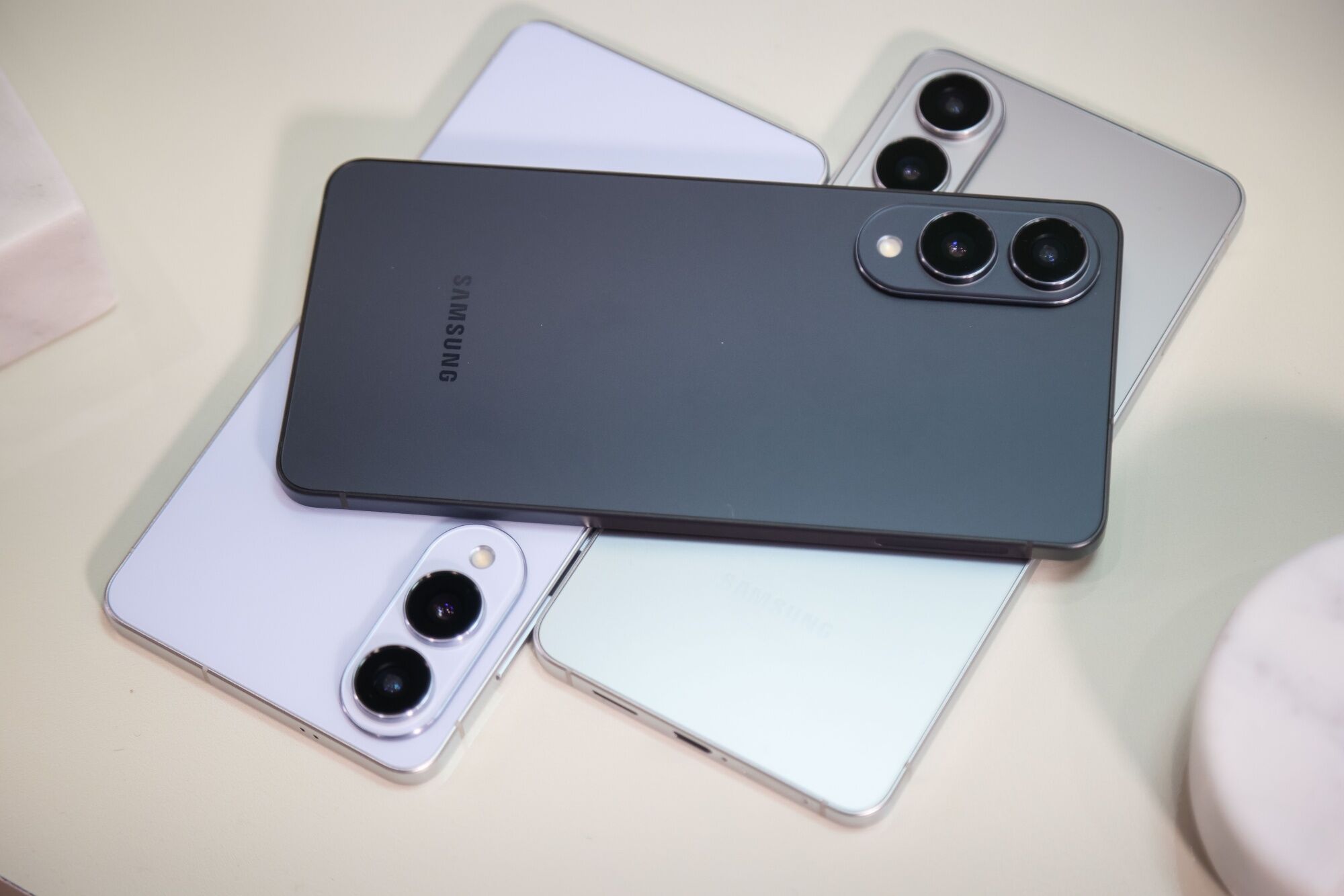 Trump Targets Samsung, Apple Phones With 25% Tariff Threat