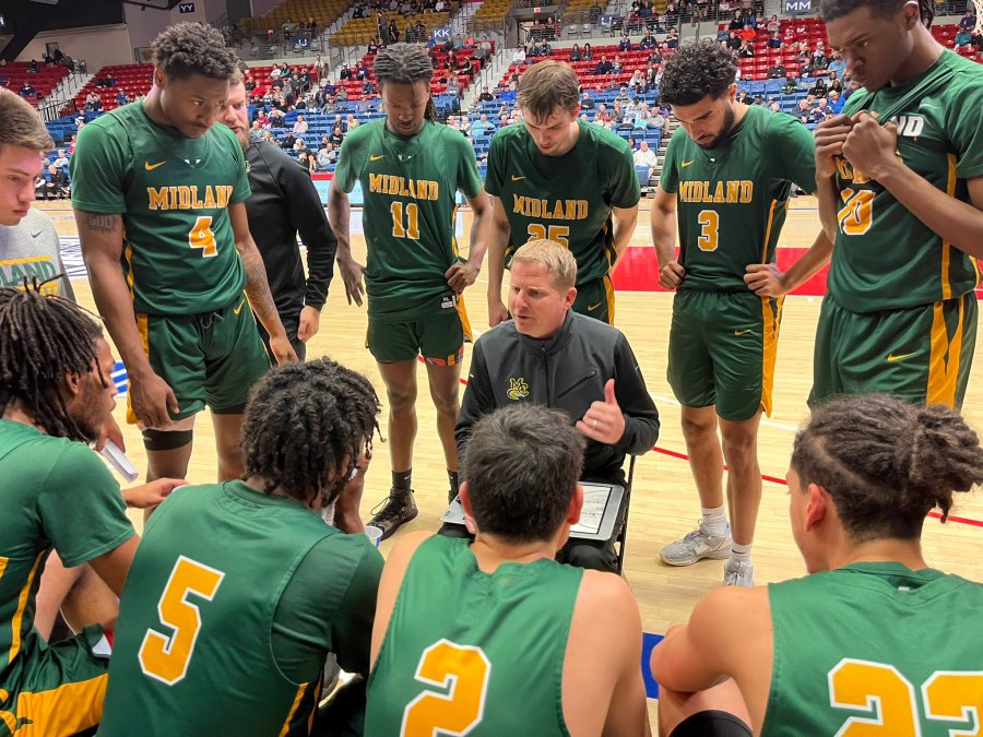 Former OC and MC head basketball coach Tra Arnold has died