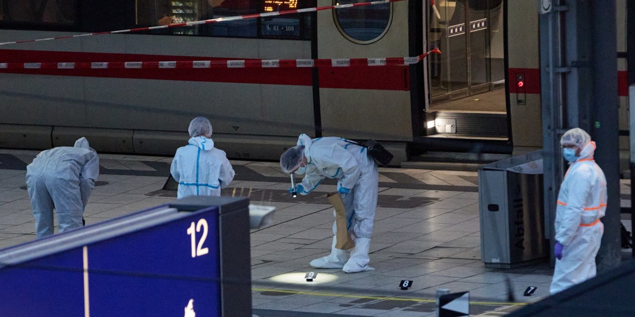 Σοκ στο Αμβούργο: 39χρονη μαχαίρωνε τυχαία επιβάτες σε σταθμό τρένου ...
