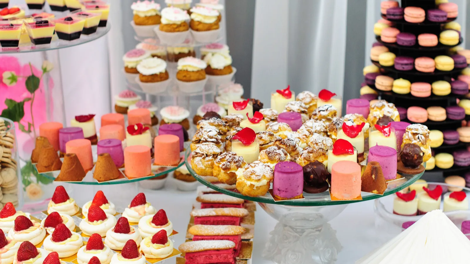 DIY Dessert Bars That Steal the Grad Party Show