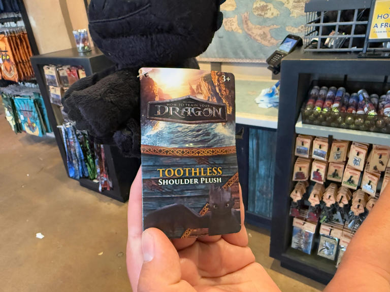 New 'How to Train Your Dragon' Toothless Shoulder Plush Arrives at ...