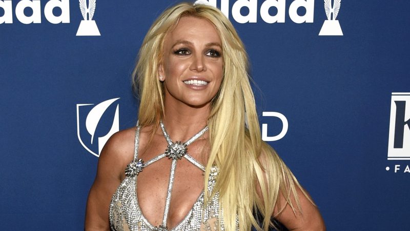 Britney Spears given warning after smoking on LAX-bound flight: Reports