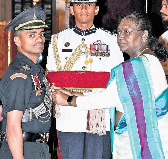 Srikakulam armyman receives Kirti Chakra Award for exceptional courage