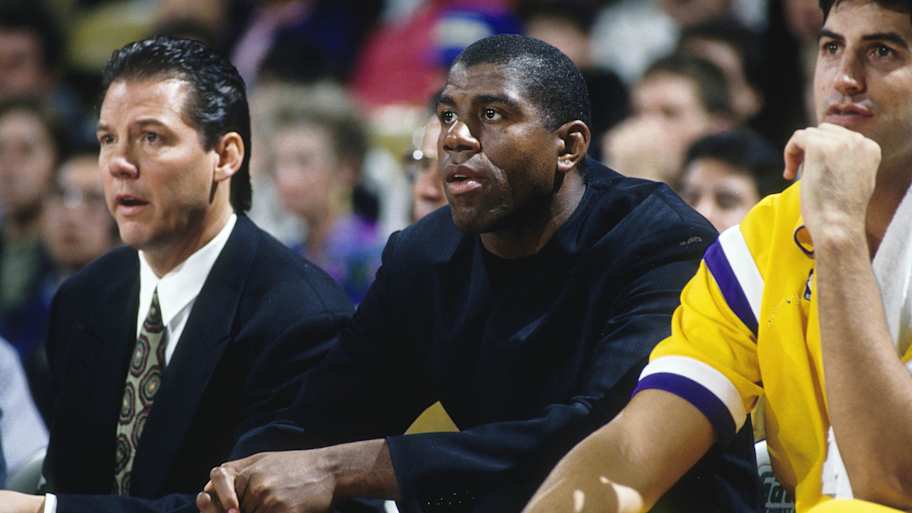 Lakers Legend Magic Johnson Reacts To Pacers-Knicks Game