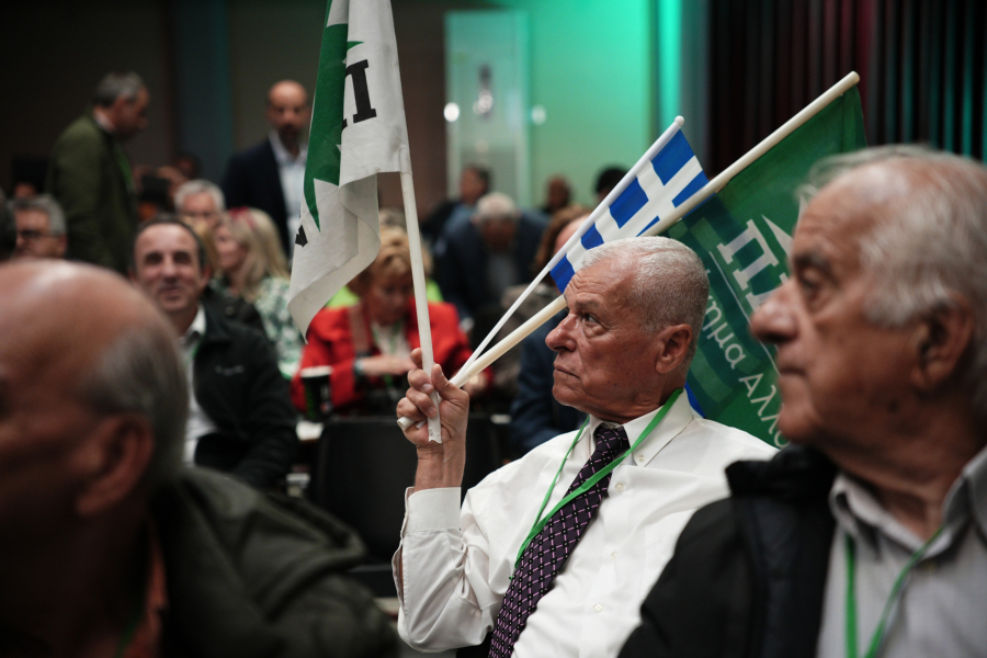 Η «κρυφή» δημοσκόπηση του ΠΑΣΟΚ για τη μονιμότητα στο Δημόσιο