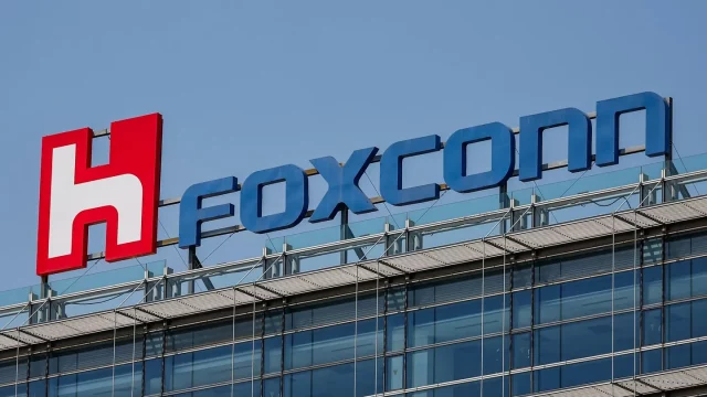Foxconn explora adquisición de ensambladora de chips UTAC por 3,000 mdd