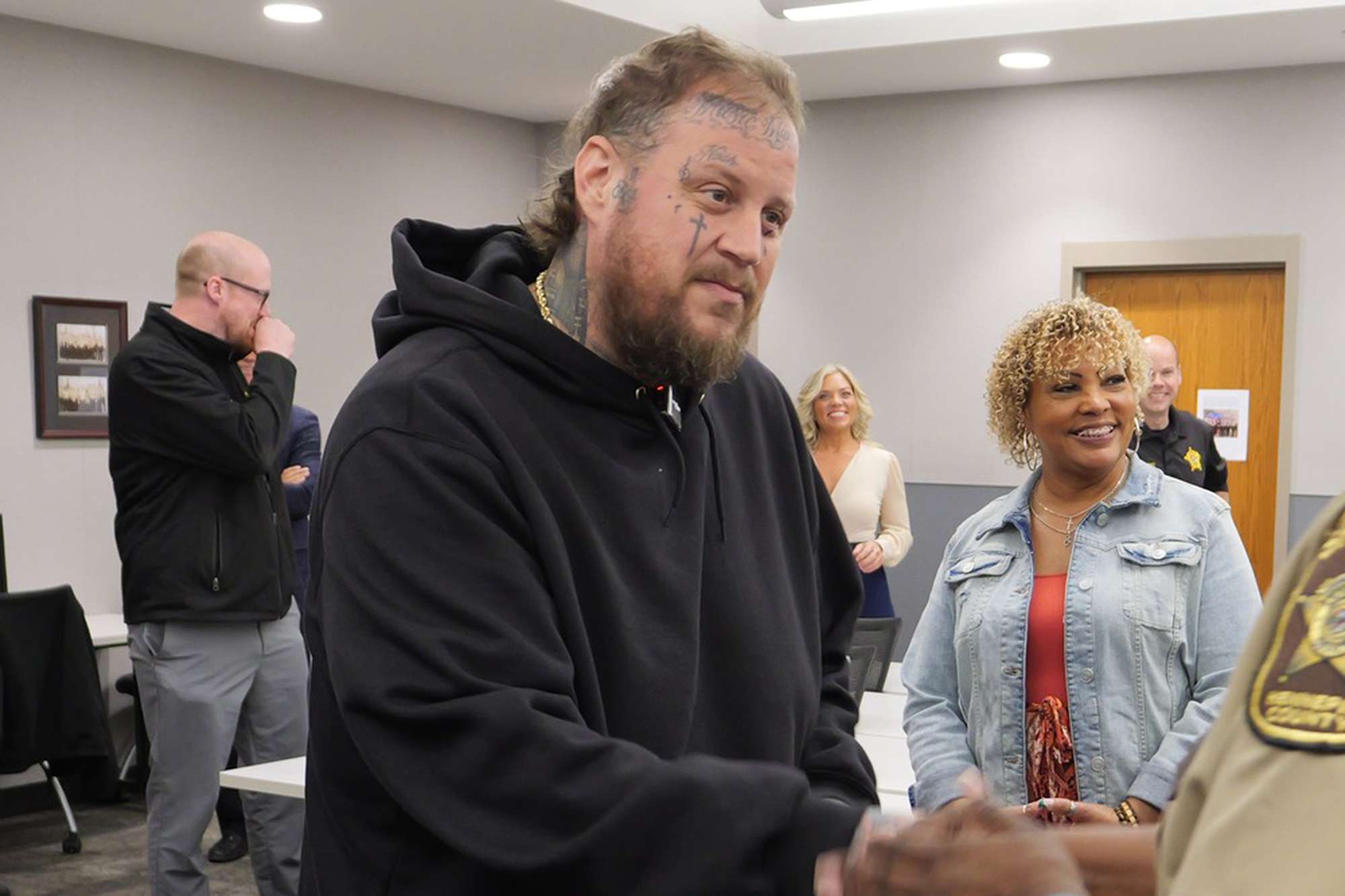Jelly Roll, Who Spent 13 Years in and Out of Prisons, Make Surprise ...
