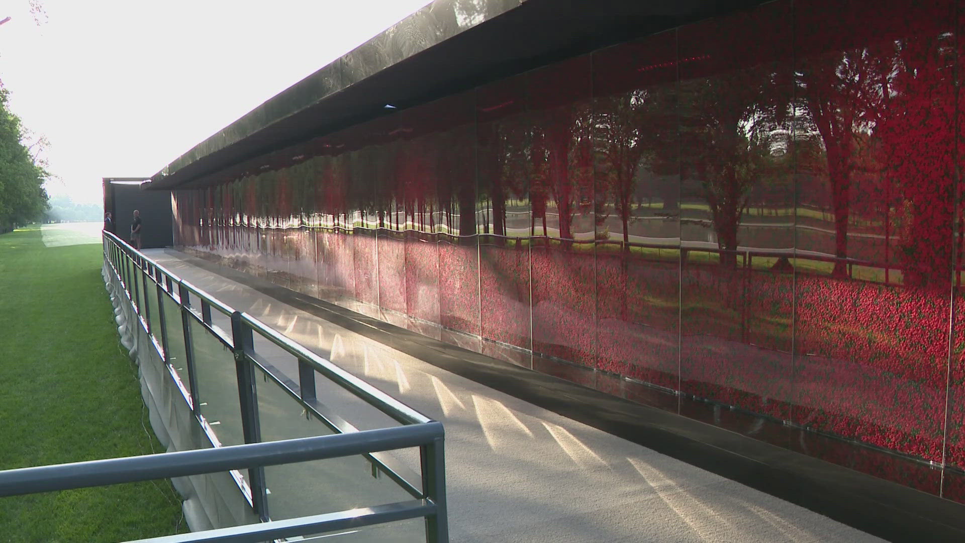 Poppy wall pays tribute to World War I