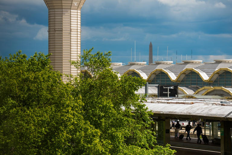 Pentagon lost contact with Army helicopter for 20 seconds, causing jets ...